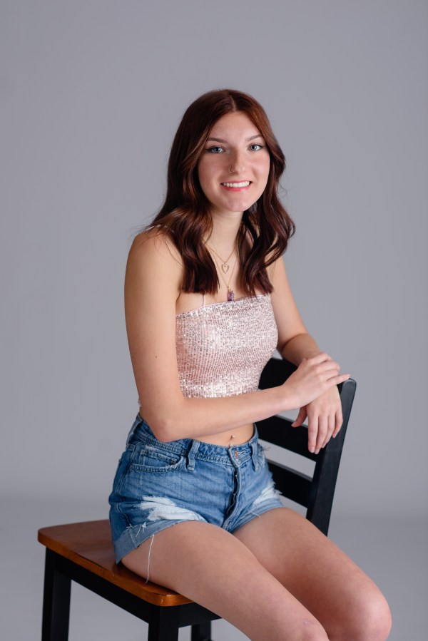 Chloe, Class of 2023 – Enjoy the View Photography