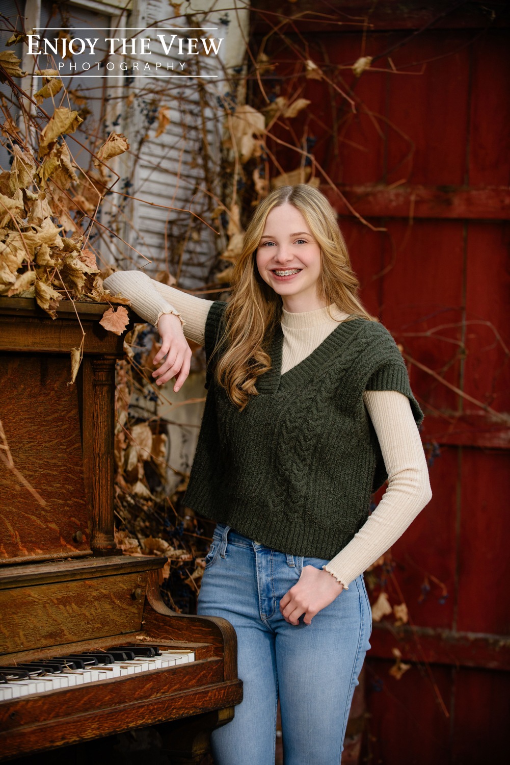 Stella, Class of 2024 – Enjoy the View Photography