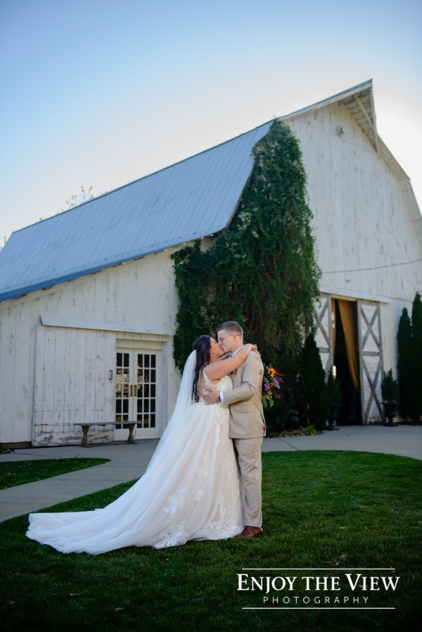 Angela & Vincent {The Milestone Barn} – Enjoy the View Photography